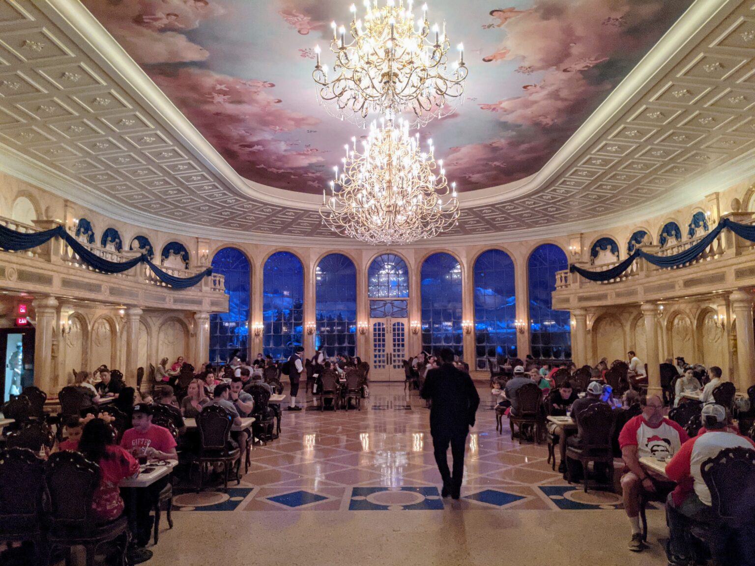 How to Get Hard-to-Get Disney Dining Reservations | Tips & Tricks